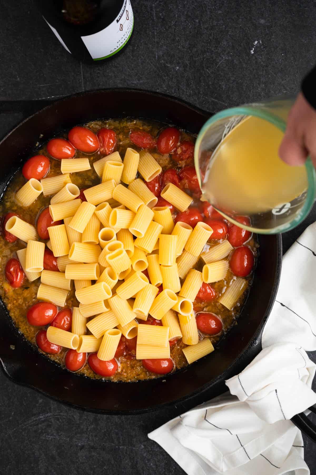 35 Minute One Pan Pasta Dinner (vegetarian) | Josie + Nina