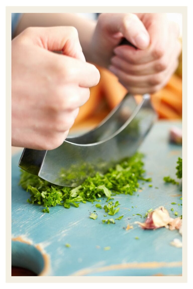 How to Cut Fresh Basil for Recipes | Josie + Nina